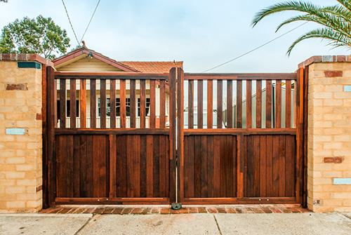 Wooden Gates, Picket Gates and Timber gate design